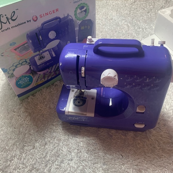 Singer | Other | Vintage Singer Pixie Craft Sewing Machine Purple ...